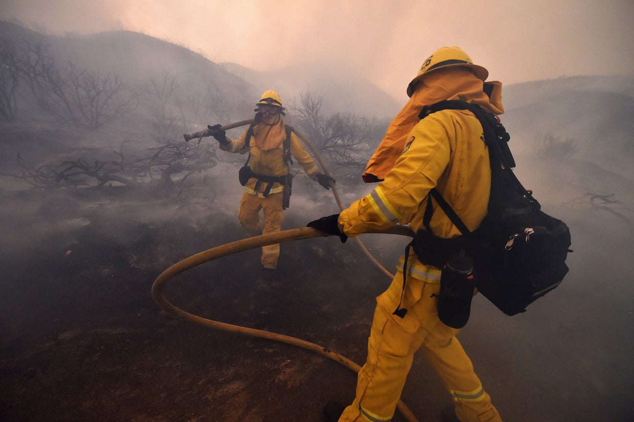 Smoke from wildfires can worsen COVID-19 risk, putting firefighters in ...