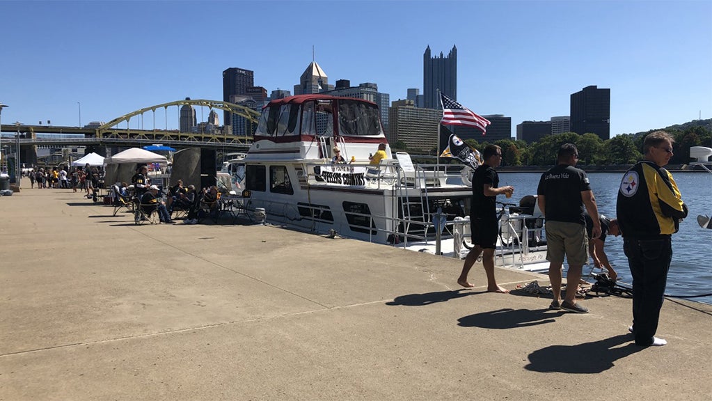 Steelers Fans Hold Tailgate Party For 2020 Home Opener, No Masks ...