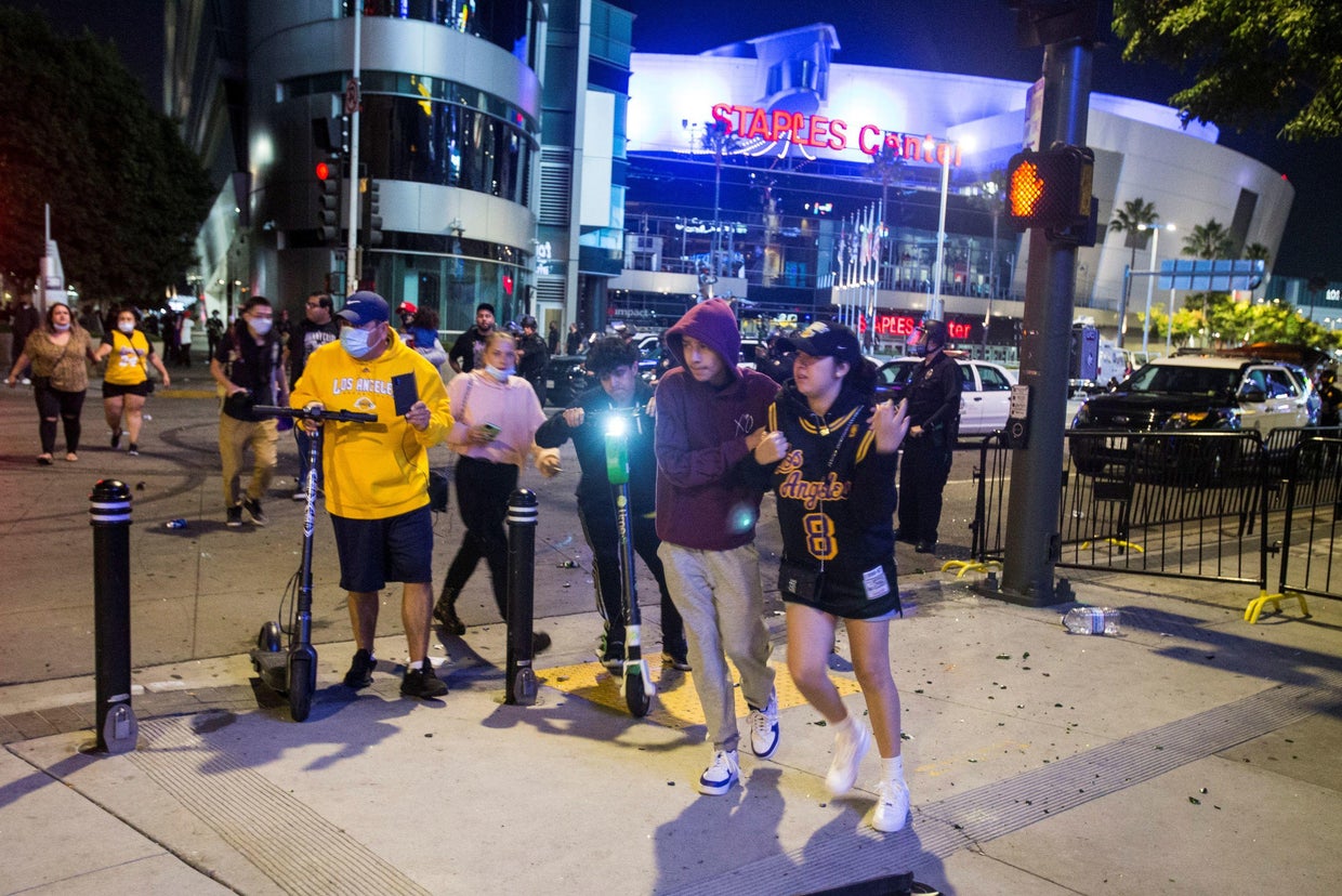 Fans' celebration of Lakers' title turns ugly - CBS News