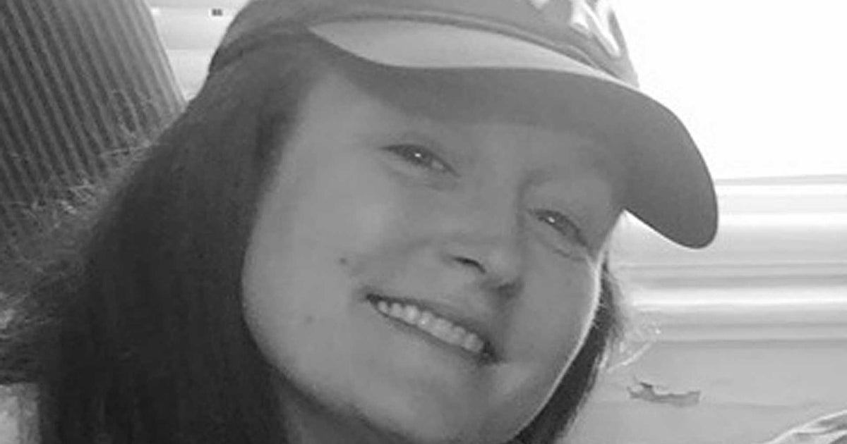 Daughters of scam artist Dana Lawrence on growing up on the run - CBS News