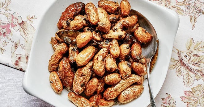 Recipe: Crispy Potatoes With Bay and Scallions - CBS News