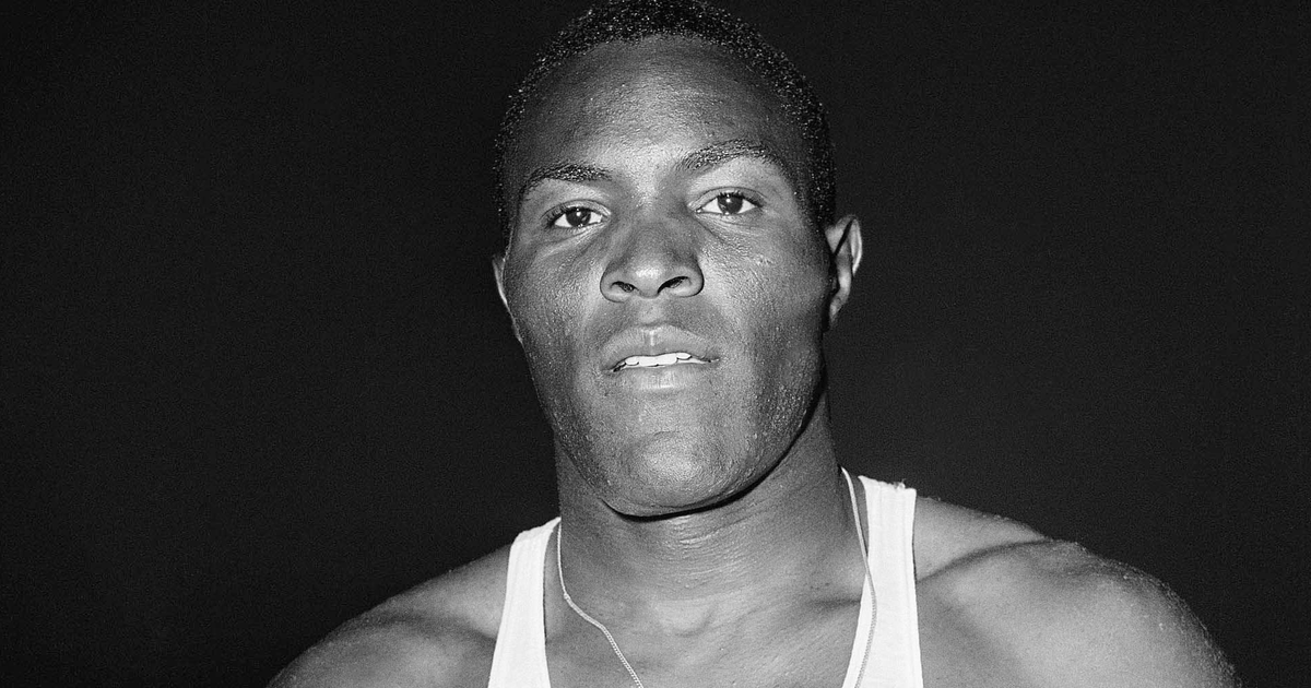 Olympic champion Rafer Johnson, who also helped apprehend Robert ...