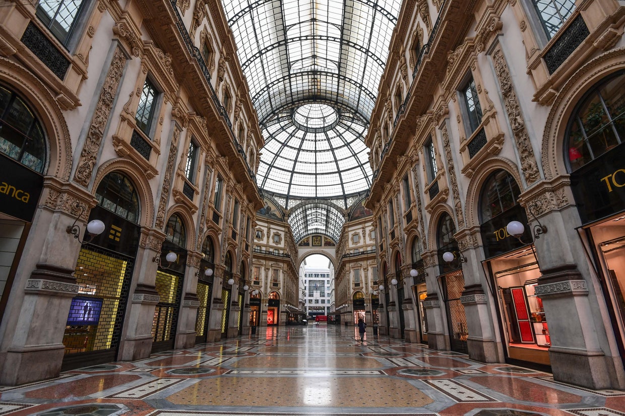 Eerie photos of abandoned malls and retail stores around the world