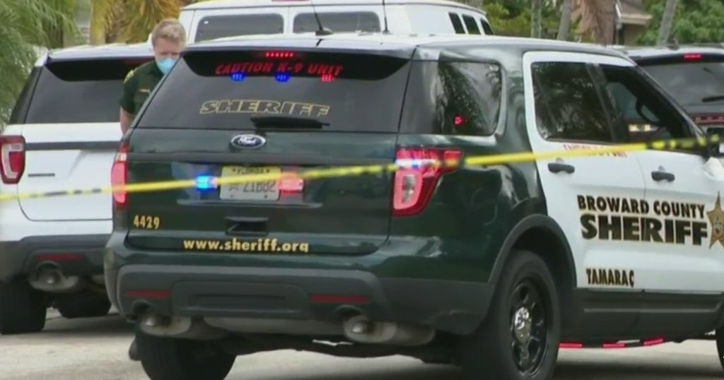 Police Investigating Suspected Murder-Suicide In Tamarac - CBS Miami