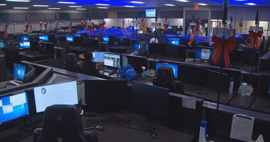 Dallas Police 911 Call Takers On Big Christmas Eve Mission: Helping ...