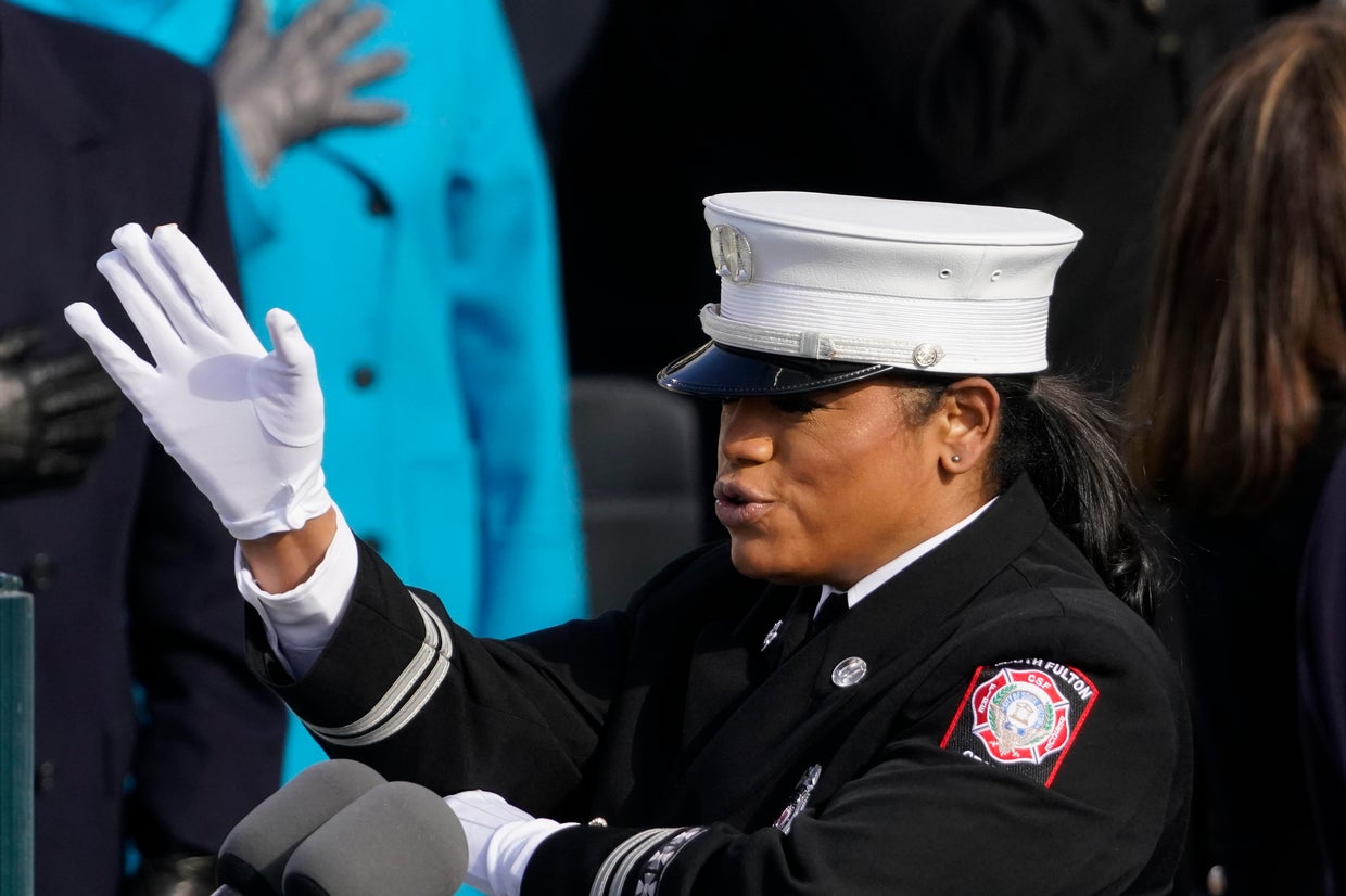 Firefighter's sign language Pledge of Allegiance was homage to her late ...
