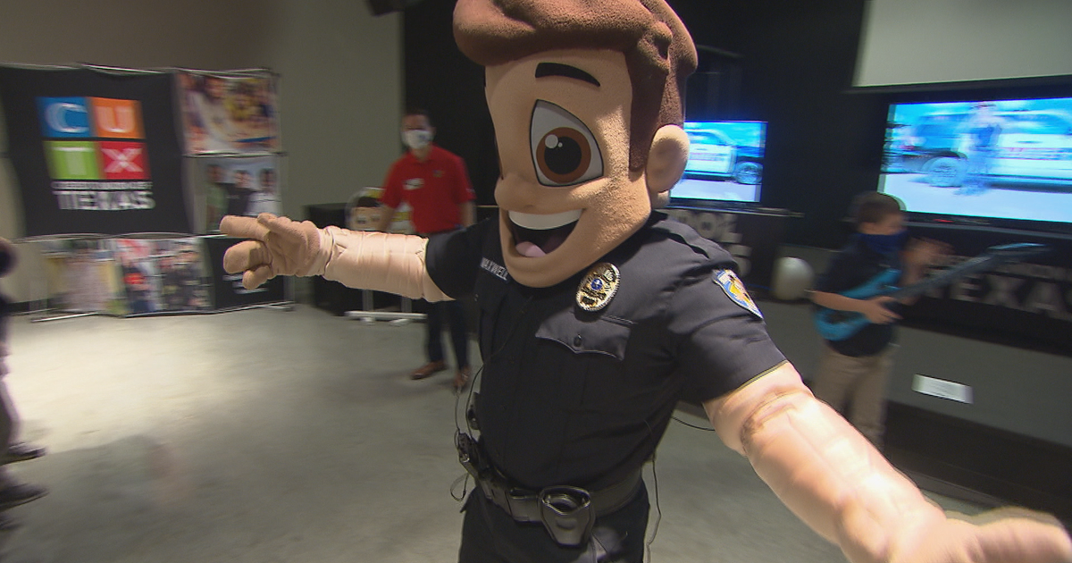 North Texas Police Officer Justin Delacruz Breaks Down Barriers With ...