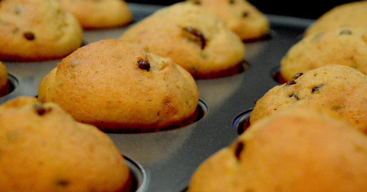 Recipe: Peanut Butter Banana Mini Muffins - CBS Minnesota