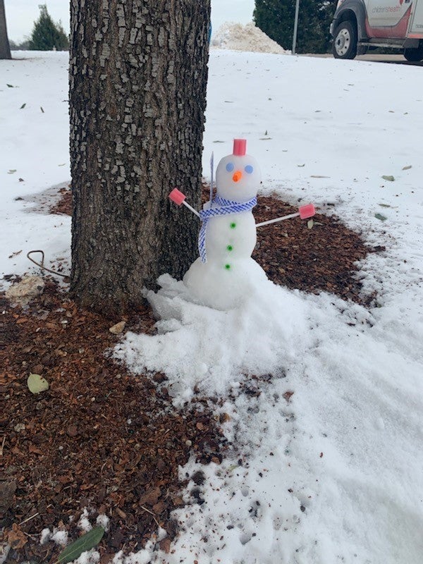 Hospital Staff Help Young Texas Cancer Patient Build Real Snowman ...