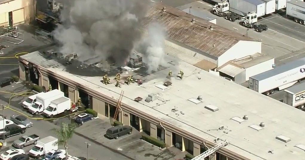 Firefighters Battle Blaze At Strip Mall In Paramount - CBS Los Angeles