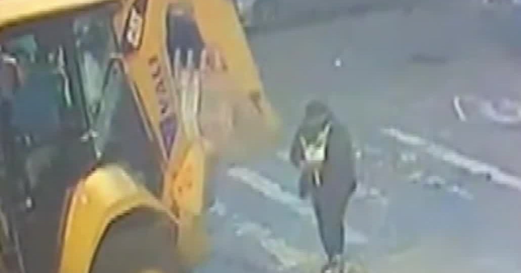 Video: Woman Struck By Backhoe, Run Over In Brooklyn - CBS New York