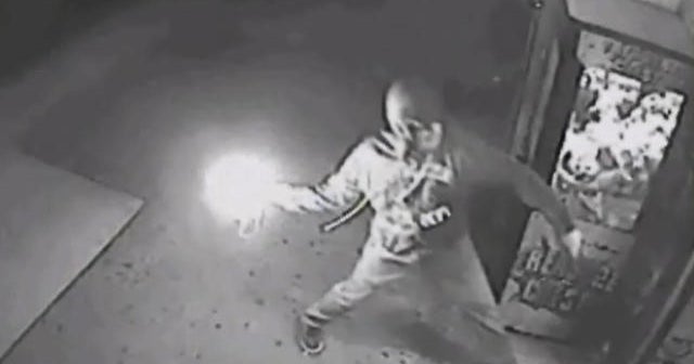 WATCH: Molotov cocktail attack in Brooklyn - CBS News