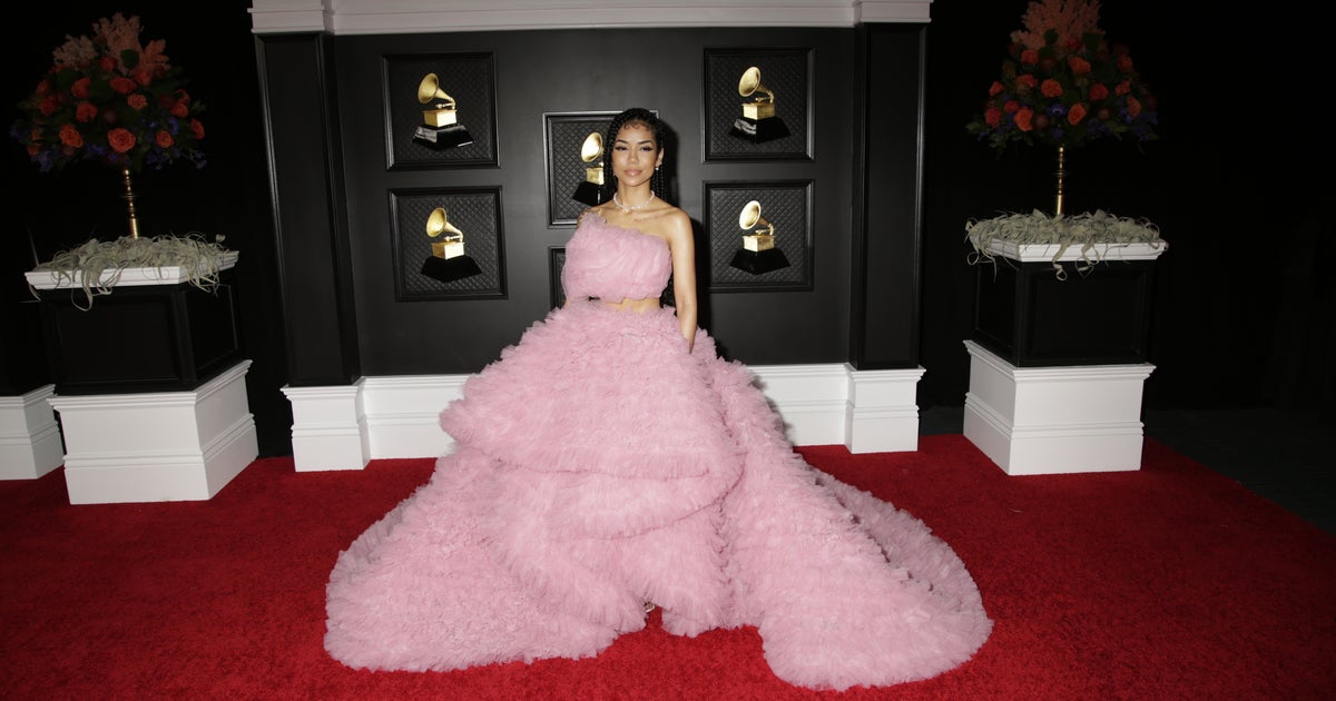 9 Most Iconic Looks From The 63rd Annual GRAMMY Awards Red Carpet - CBS ...