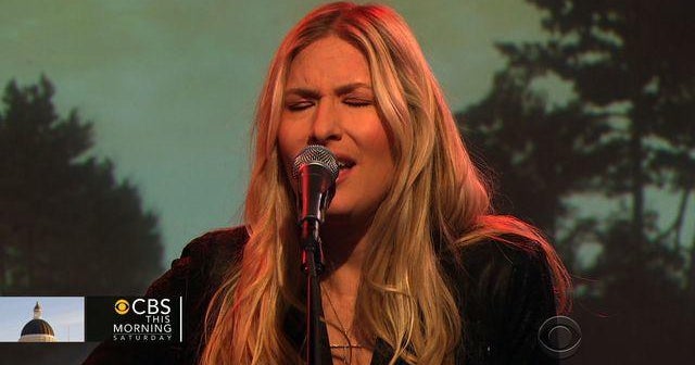 Holly Williams performs "Drinkin" from her new studio album - CBS News