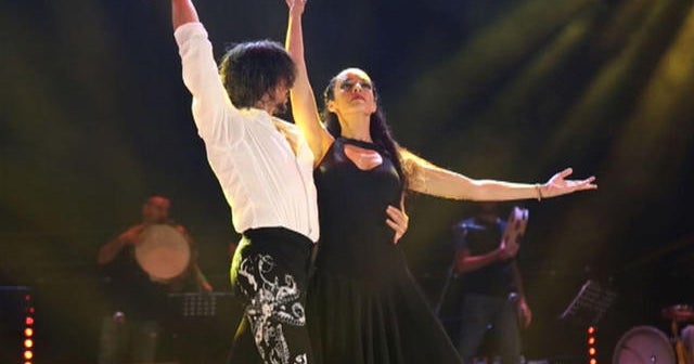 Sights and sounds of the Night of the Taranta festival - CBS News