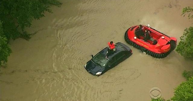 Hundreds rescued from Texas flood waters - CBS News