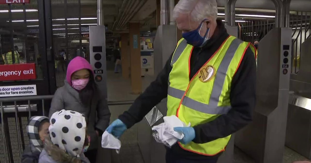 MTA's 'Mask Force' Doles Out Free Masks To Passengers In The Bronx ...