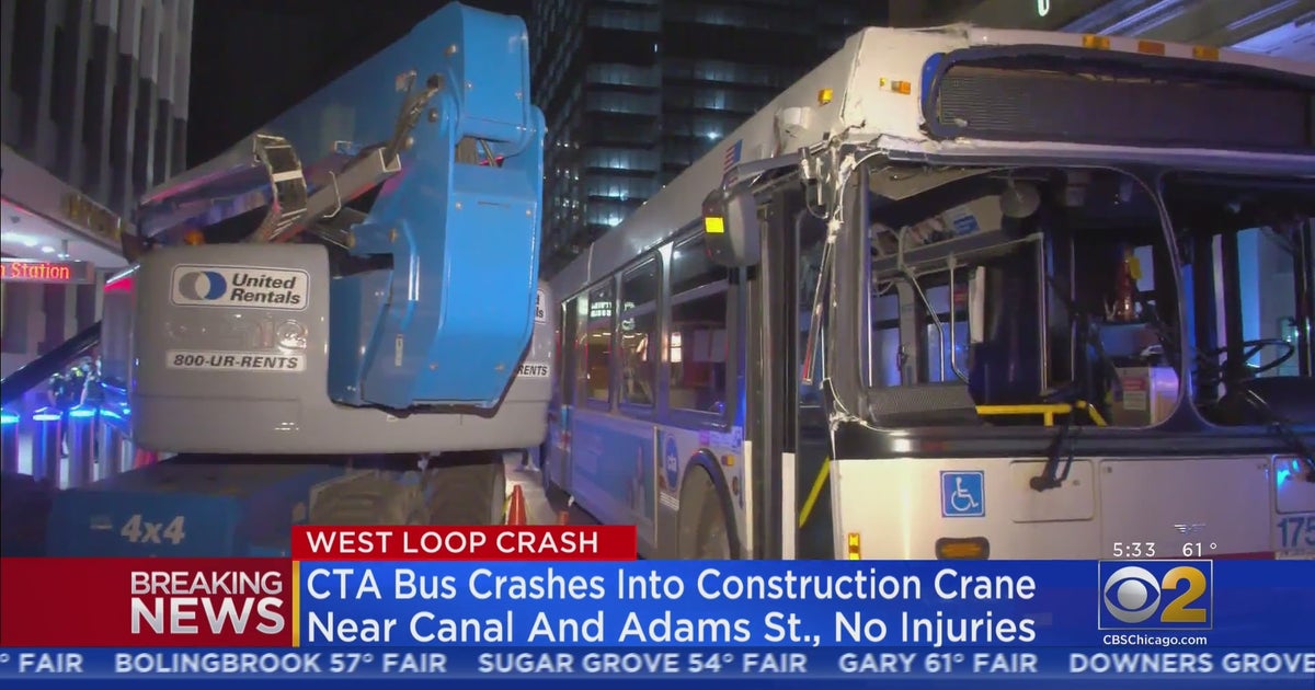 CTA Bus Crashes Into Construction Crane In West Loop - CBS Chicago