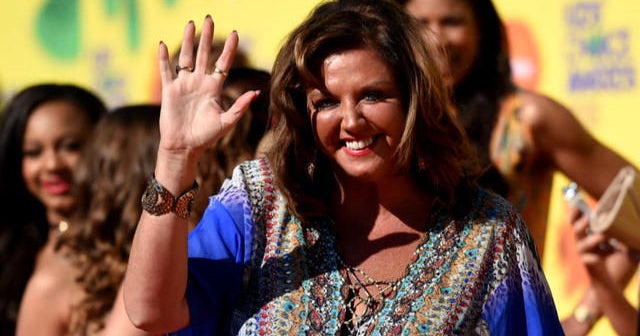 "Dance Moms" star indicted on fraud charges - CBS News