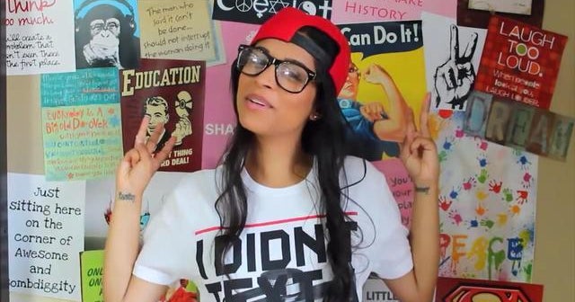 YouTube stars redefine fame - CBS News