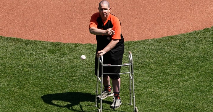 Ballpark Beating Victim Bryan Stow Tosses Out Giants First Pitch - CBS ...