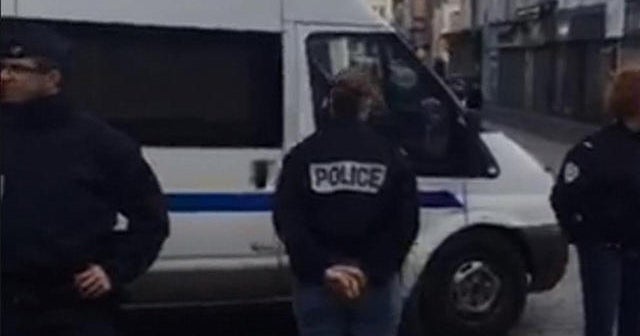 Details of the police raid from inside Saint-Denis - CBS News