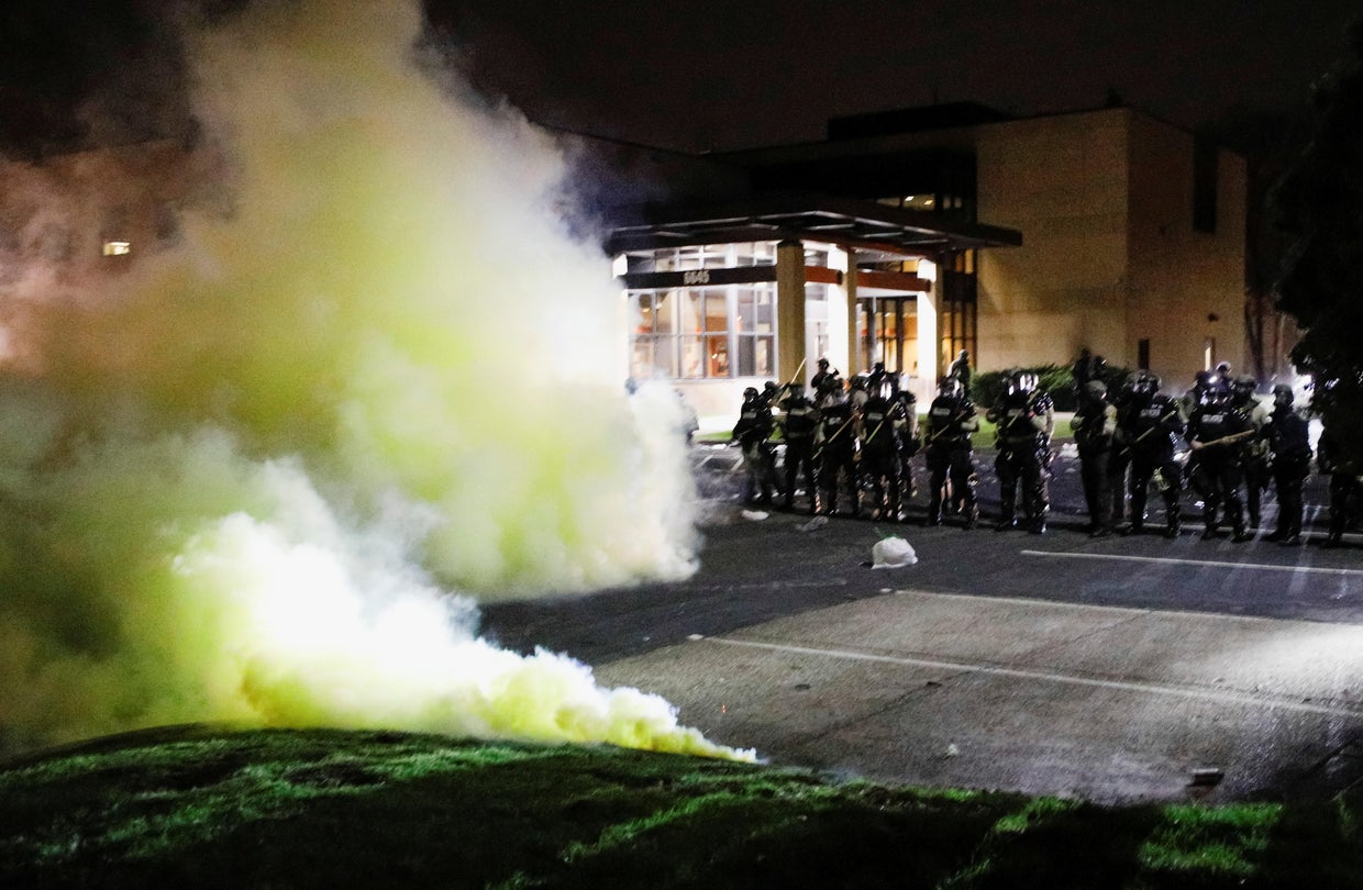 Second night of unrest after fatal police shooting of Daunte Wright ...
