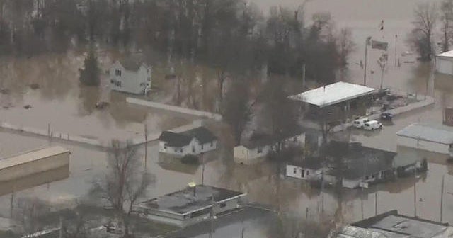 Massive rainfall causes major flooding along Mississippi river - CBS News