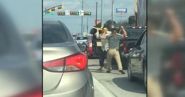 Video of Texas highway fight goes viral - CBS News