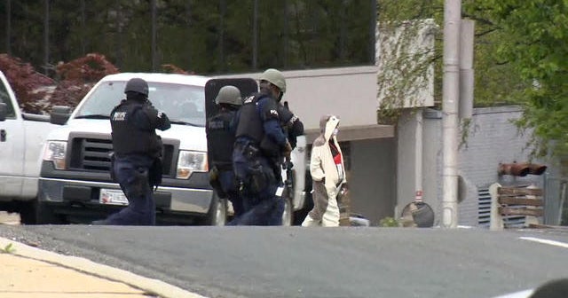 Man who threatened Baltimore TV station had fake bomb - CBS News