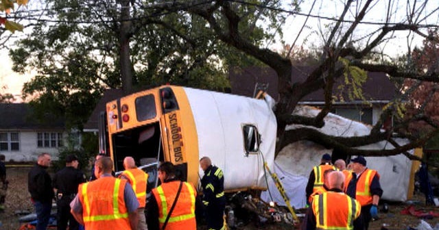 Tennessee school bus crash victim's mom recalls agony - CBS News