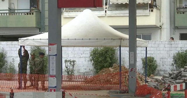 WWII bomb prompts mass evacuation in Greece - CBS News