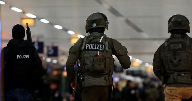 Attack reported at German train station - CBS News