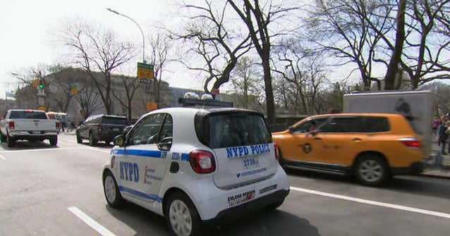 NYPD rolls out "friendly" little Smart cars - CBS News