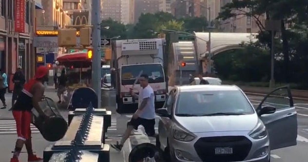 Machete vs. trash can: Bizarre fight captured on video - CBS News