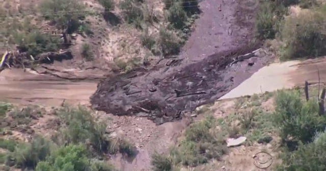 Flash floods tear across Arizona desert - CBS News