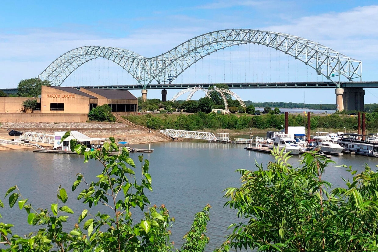 Major crack found in Interstate 40 bridge linking Arkansas and ...
