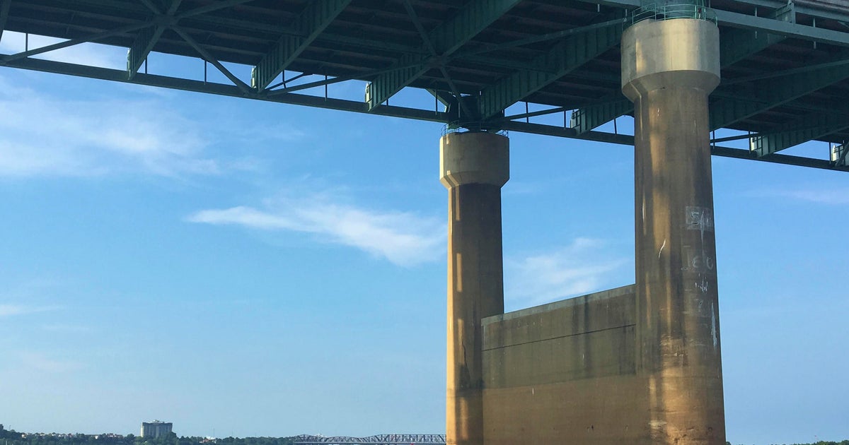 Kayaker says he photographed crack in I-40 bridge in 2016 - CBS News