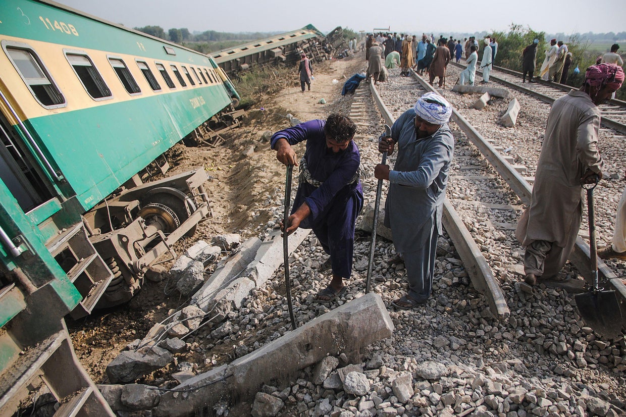 At least 51 killed as 2 express trains collide in Pakistan - CBS News