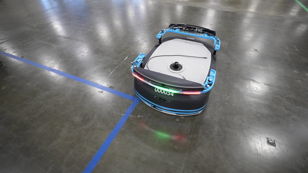 Meet the robots inside Amazon's fulfillment centers - CBS News