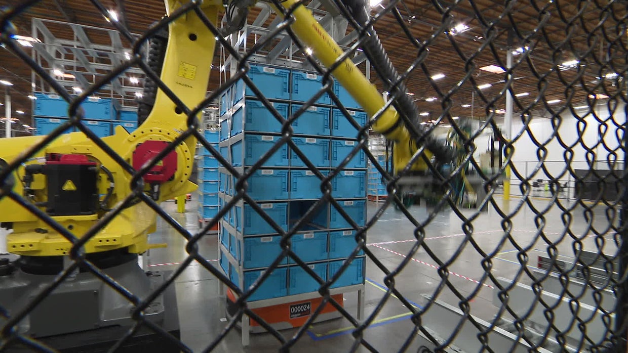 Meet the robots inside Amazon's fulfillment centers - CBS News