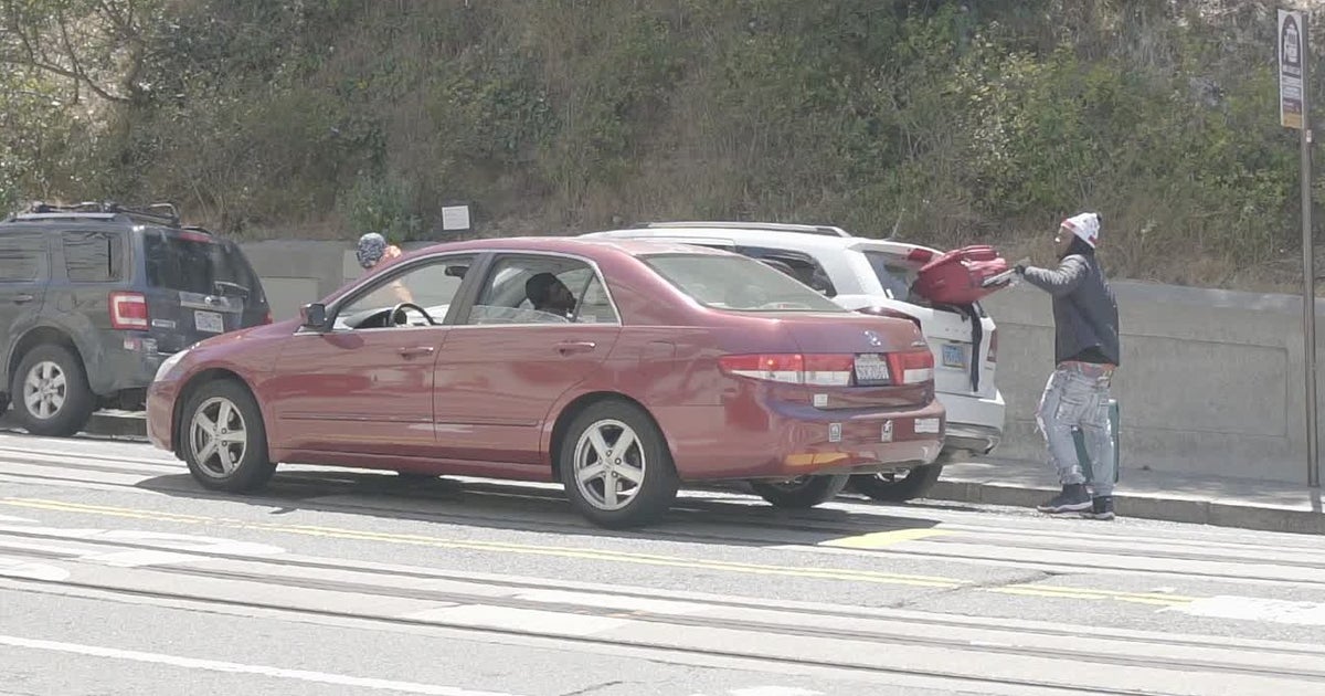VIDEO: Thieves Break Into Car At San Francisco Lombard St. as Tourists ...