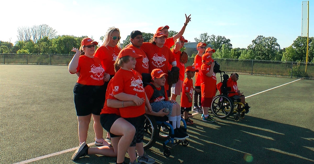 Miracle League Gives Participants A Veritable Field Of Dreams - CBS ...