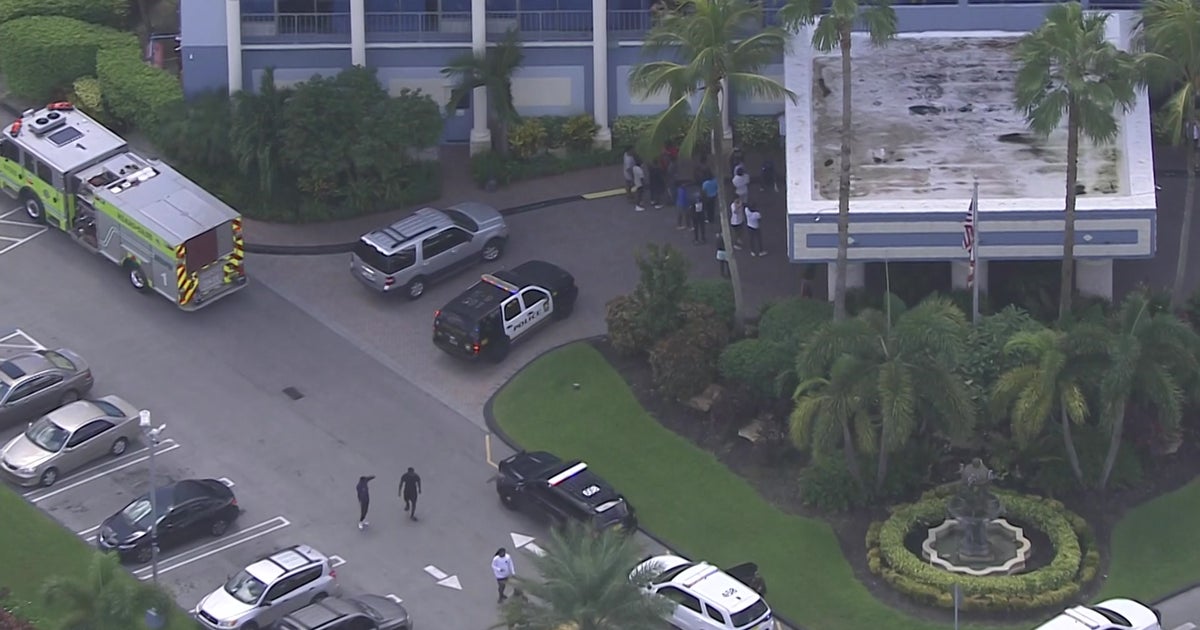 Triple Shooting Investigated At Stadium Hotel In Miami Gardens Cbs Miami