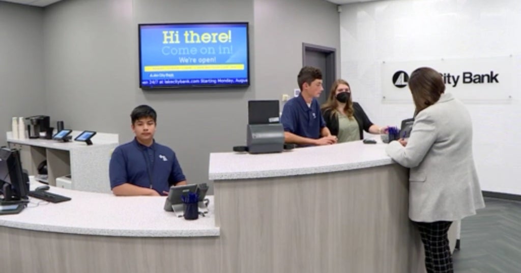 'It's Super Helpful': Bank Opens Fully Operational Student-Staffed Bank ...