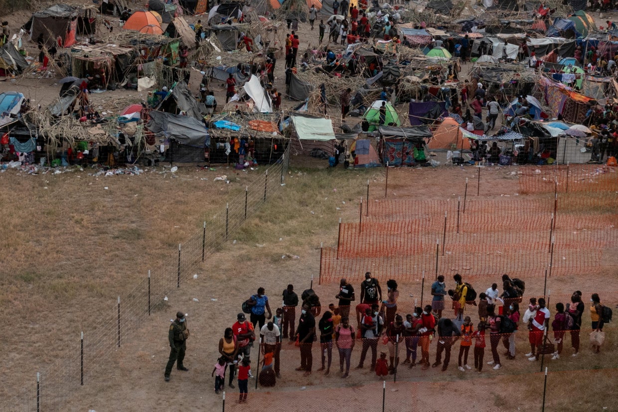 Many Haitian migrants in Texas border town of Del Rio being released ...