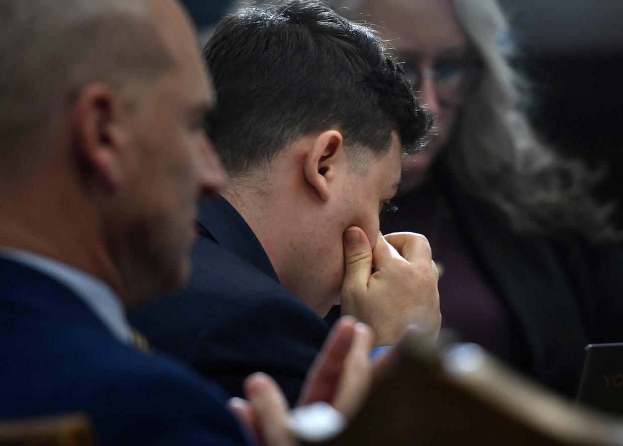 Kyle Rittenhouse jury views dramatic video of teen fatally shooting man ...