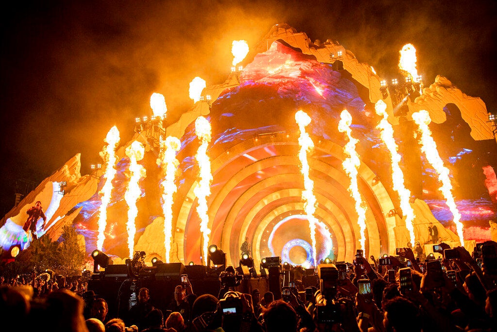 8 dead after crowd surge at Travis Scott's Astroworld Festival in ...