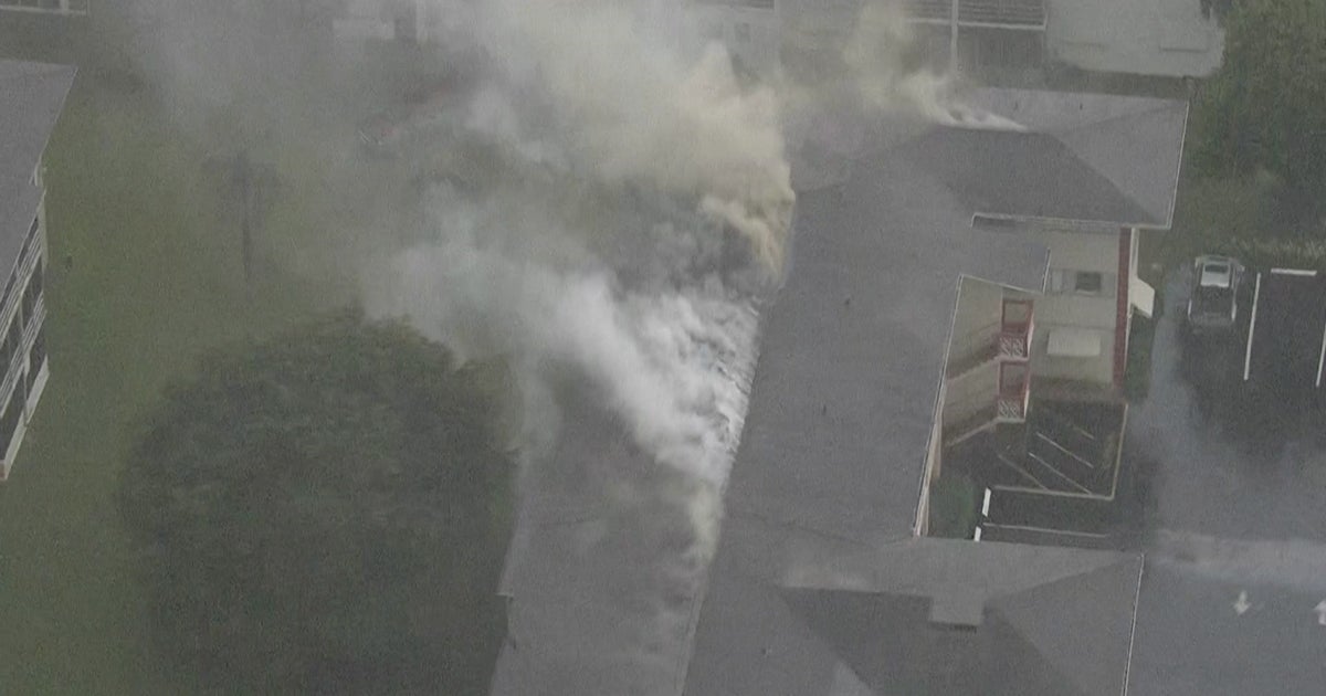 Families Displaced Following Plantation Apartment Building Fire - CBS Miami