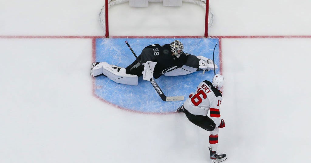 Devils Score 4 Times In Third Period To Beat Lightning - CBS New York
